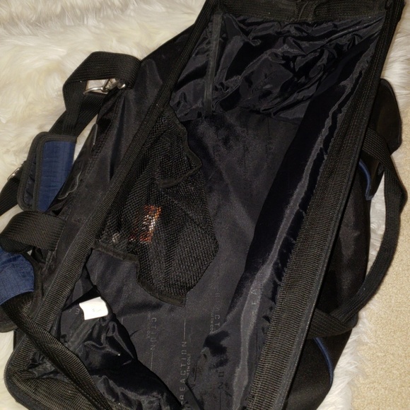 Kenneth Cole Reaction | Bags | Kenneth Cole Weekend Bag Preowned | Poshmark